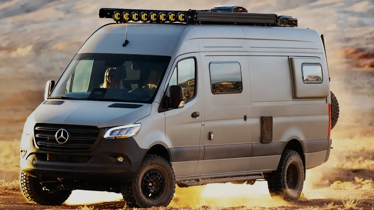 Rossmönster Vans vs Trucks: Which Rig Rules the Road?